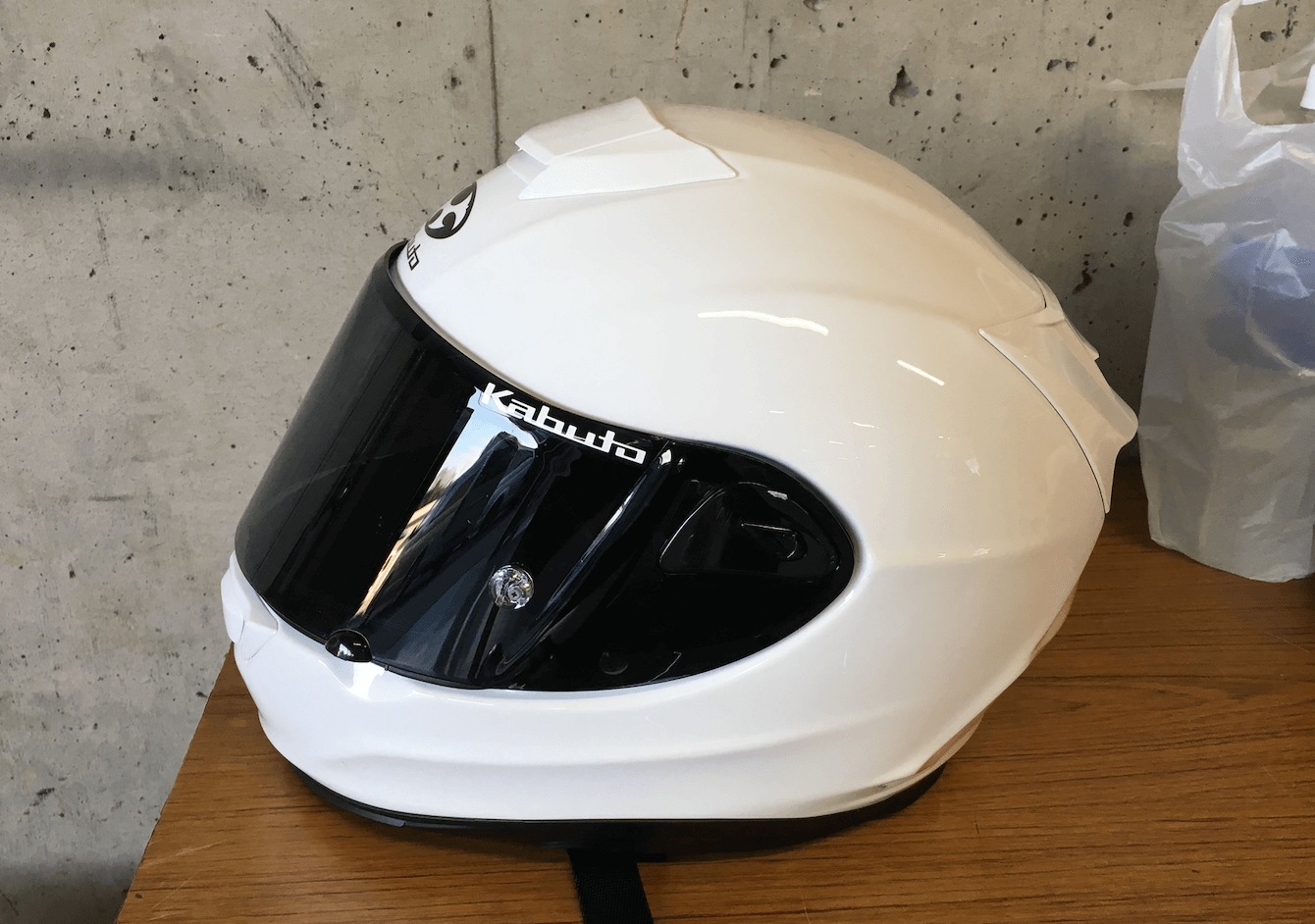 OGK KABUTO【RT-33レビュー】最軽量でコスパ抜群なヘルメット | モリバイク