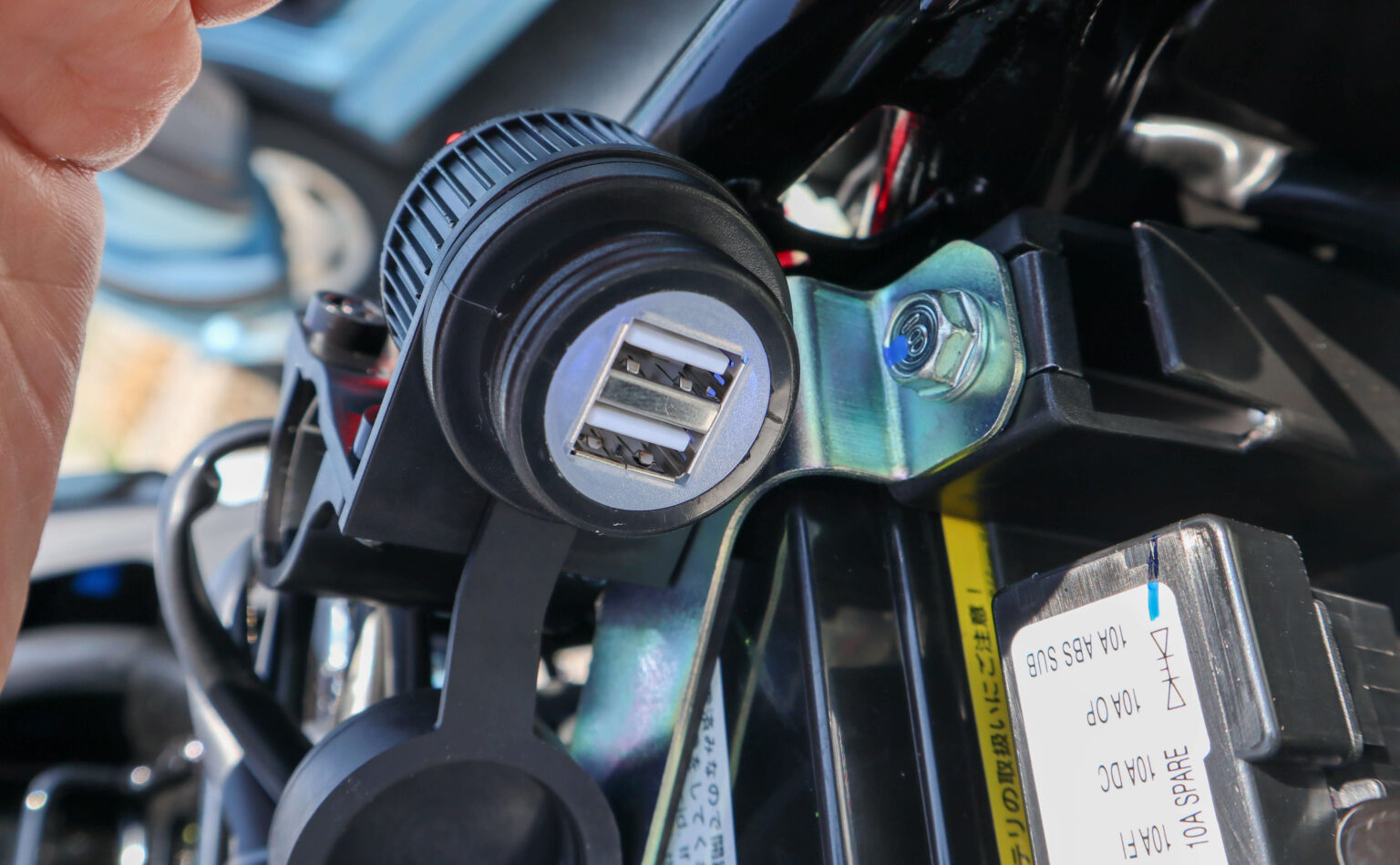 グロム(JC92)にUSB電源/スマホホルダーを取付ける【レビュー】 | モリバイク